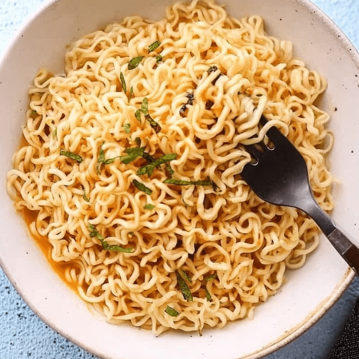 Garlic Butter Ramen Noodles – Easy & Tasty in 10 Minutes! - The Sisters ...