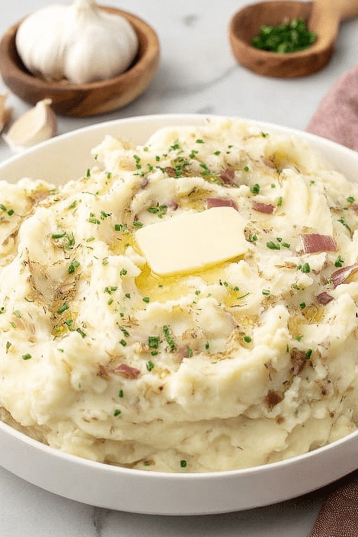 Roasted Garlic Mashed Potatoes – Creamy and Vegan Recipe - The Sisters ...