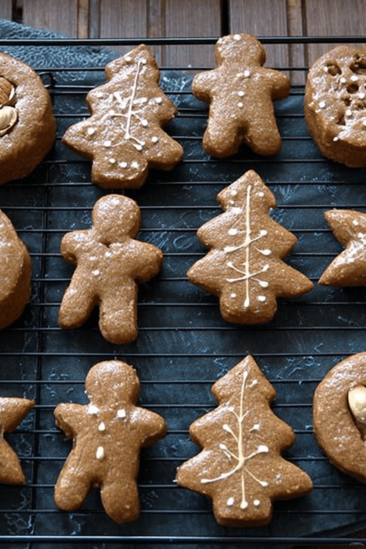 German Gingerbread Cookies - A Delicious Holiday Treat - The Sisters ...