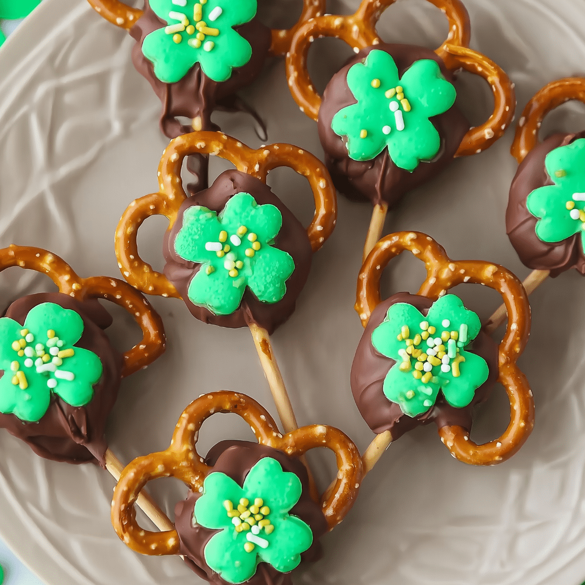 Shamrock Pretzel Pops – Easy & Delicious St. Patrick’s Day Treat - The ...